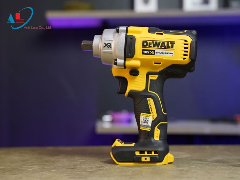 Máy vặn bu lông dùng pin 18V Dewalt DCF894M1